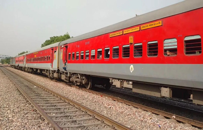 Best Train from Delhi to Jaipur - Fare, Schedule and Route